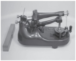 Microtome - Principle, Parts, Types, and Uses - Biology Notes Online